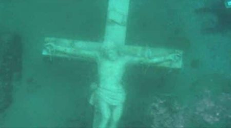 Giant Underwater Crucifix Draws Hundreds to Frozen Lake Michigan ...