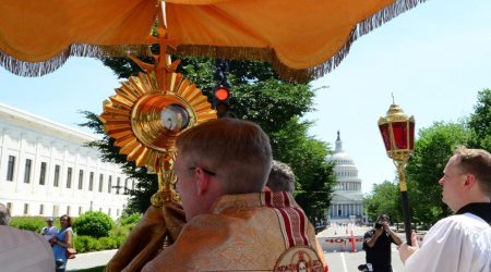 Catholics Bring Eucharist to US Supreme Court, Capitol as Part of ...